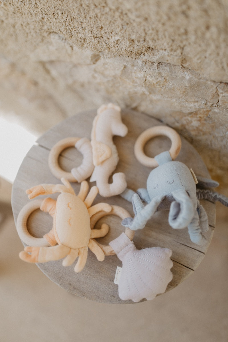 Baby Rassel mit Holzring 'seahorse'